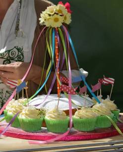Easy-Peasy May Day Cake | Luxe Beat Magazine