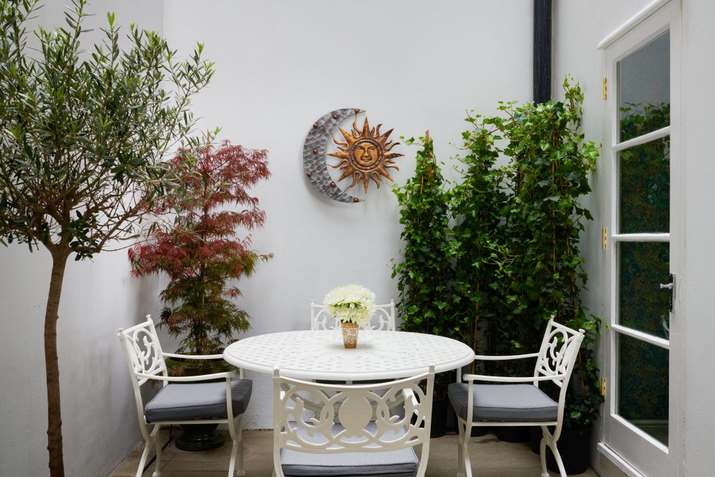 London's Five-Star Milestone Hotel Unveils Newly Designed Luxury ...